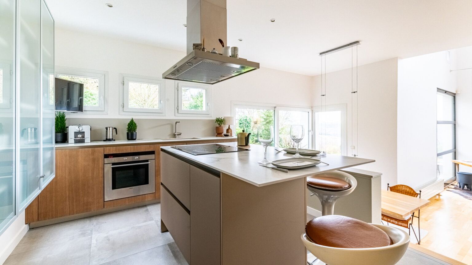 Cuisine moderne 2026 : tendances, couleurs et design